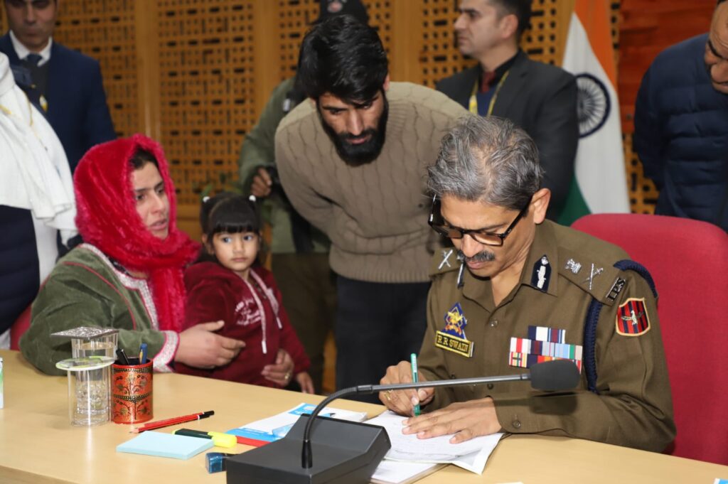 DGP R. R Swain’s Awami Darbar creates positive change in J&K – Kashmir Age
