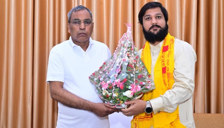 Vivek Bali Meets SBSP Chief Om Prakash Rajbhar to Discuss J&K Poll ...